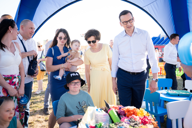 Rodzina 800+ Inwestycja w przyszłość Polski. Nowa odsłona przełomowego ...
