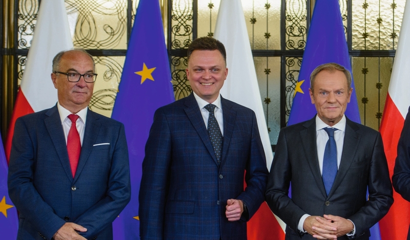 Tłuste koty Tuska, Hołowni, PSL i Lewicy | Gazeta Polska